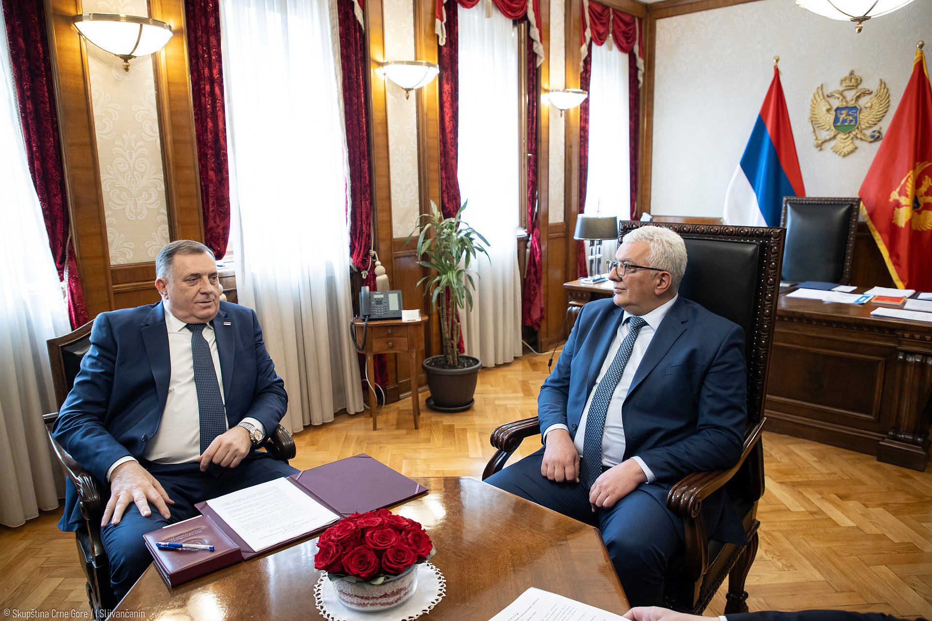 Dodik: Ne vidim ništa sporno što je istaknuta zastava RS na sastanku sa Mandićem